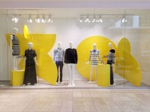 PENGERTIAN WINDOW DISPLAY | FUNGSI, TUJUAN, CONTOH GAMBAR