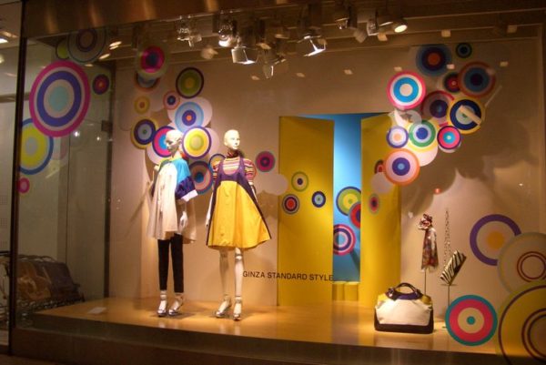 PENGERTIAN WINDOW DISPLAY | FUNGSI, TUJUAN, CONTOH GAMBAR