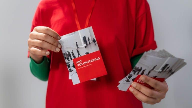 TULISKAN SYARAT BROSUR YANG BAIK DAN MENARIK BAGI PEMBACA