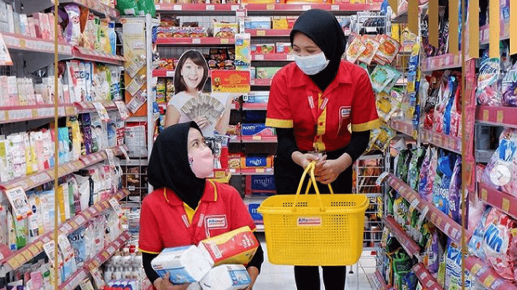 STORE CREW ADALAH: Fungsi, Jobdesk, Peran, Tanggung Jawab dan Tantangan