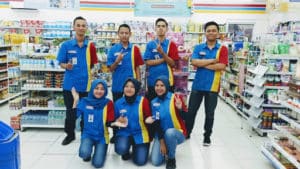 STORE CREW ADALAH: Fungsi, Jobdesk, Peran, Tanggung Jawab dan Tantangan