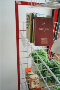 RAK DISPLAY ROTI TIPE YISUN RODA, 5 SUSUN KERANJANG