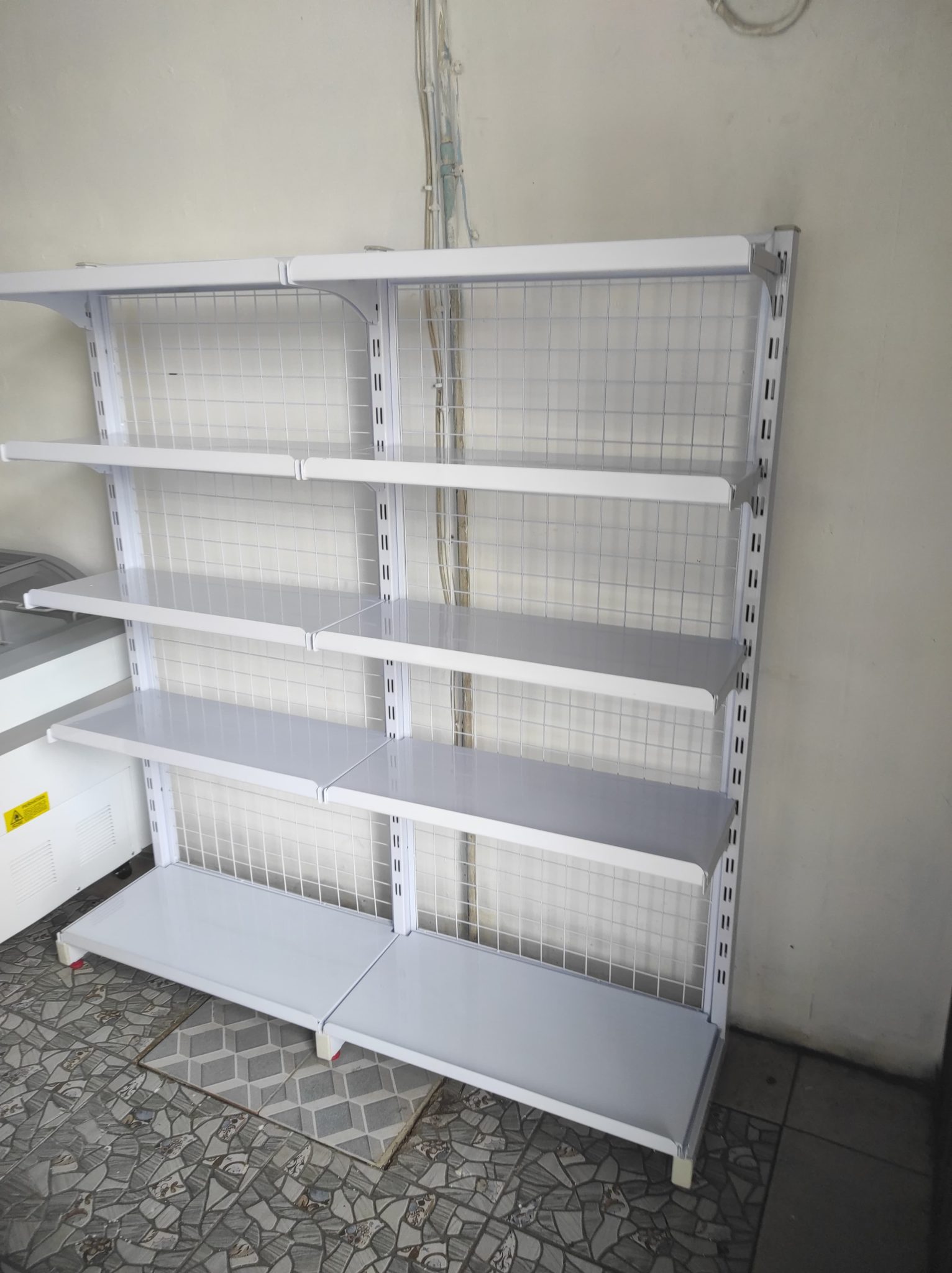 RAK GONDOLA MINIMARKET TIPE ECO-100 DI KALISARI, PASAR REBO – JAKARTA TIMUR